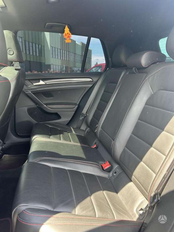 Black Volkswagen Golf 2016 in Vilnius, with an engine capacity of 1.98 L and mileage of 130 thousand km for 11900 €, photo 9 on AUTOMOTO.COM.LV