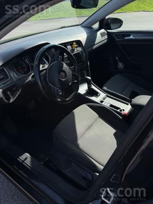 Black Volkswagen Golf 2016 in Saldus, with an engine capacity of 1.60 L and mileage of 361 thousand km for 5000 €, photo 5 on AUTOMOTO.COM.LV