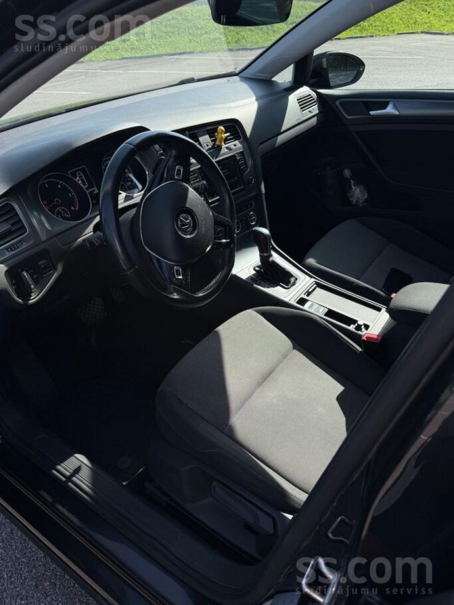 Black Volkswagen Golf 2016 in Saldus, with an engine capacity of 1.60 L and mileage of 361 thousand km for 5000 €, photo 5 on AUTOMOTO.COM.LV