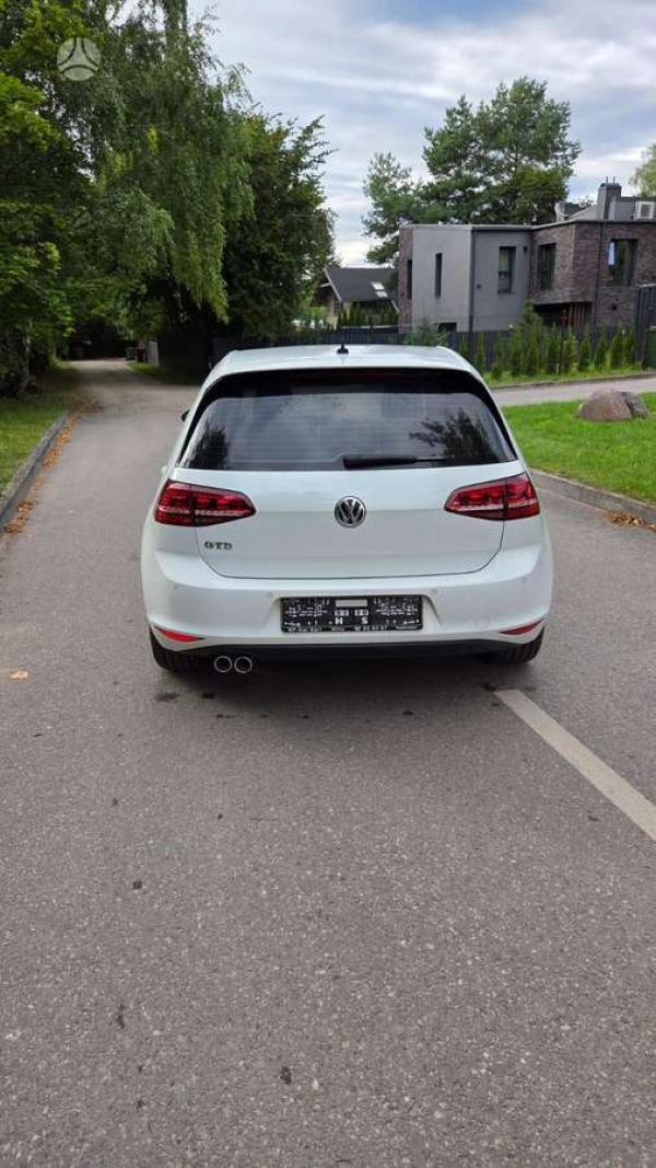 Volkswagen Golf 2016 in Kaunas on AUTOMOTO.COM.LV Black Volkswagen Golf 2016 in Kaunas, with an engine capacity of 2.00 L and mileage of 243 thousand km for 12499 β¬, photo 6 on AUTOMOTO.COM.LV