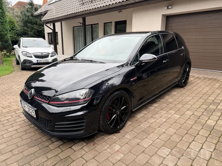 Black Volkswagen Golf 2016 in Ogre, with an engine capacity of 2.00 L and mileage of 243 thousand km for 12490 €, photo 3 on AUTOMOTO.COM.LV