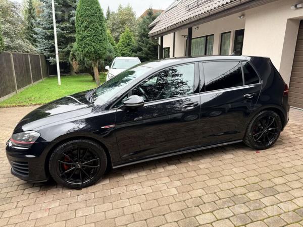 Volkswagen Golf 2016 in Ogre on AUTOMOTO.COM.LV Black Volkswagen Golf 2016 in Ogre, with an engine capacity of 2.00 L and mileage of 243 thousand km for 12490 €, photo 4 on AUTOMOTO.COM.LV