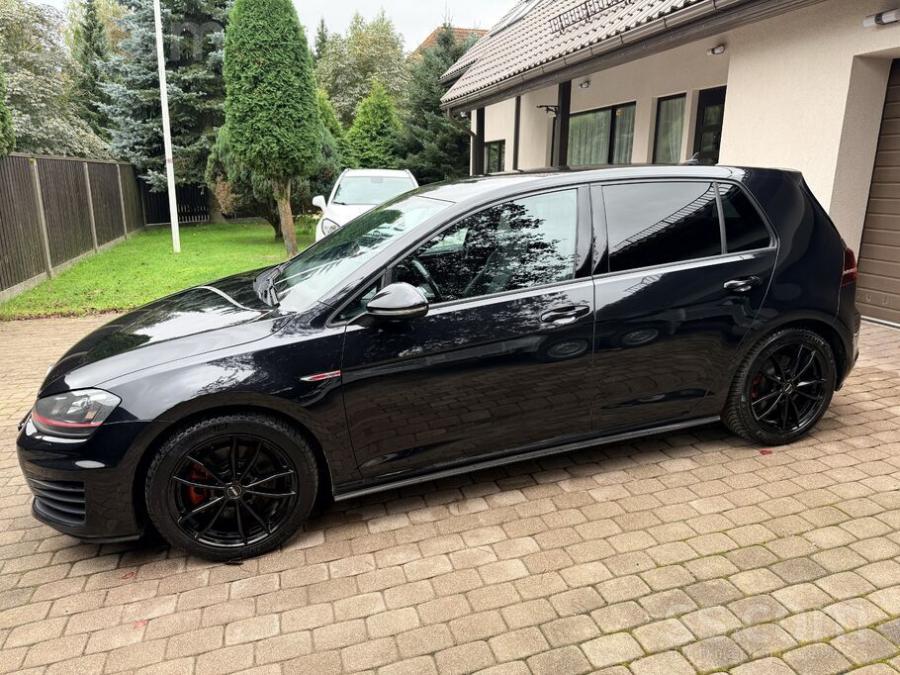Black Volkswagen Golf 2016 in Ogre, with an engine capacity of 2.00 L and mileage of 243 thousand km for 12490 €, photo 4 on AUTOMOTO.COM.LV