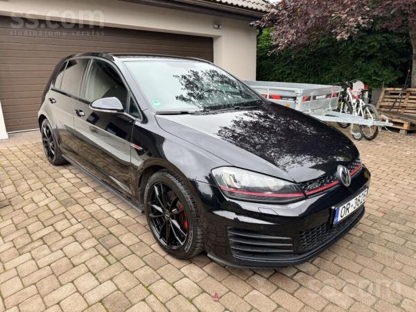 Volkswagen Golf 2016 in Ogre on AUTOMOTO.COM.LV Black Volkswagen Golf 2016 in Ogre, with an engine capacity of 2.00 L and mileage of 243 thousand km for 12490 €, photo 5 on AUTOMOTO.COM.LV