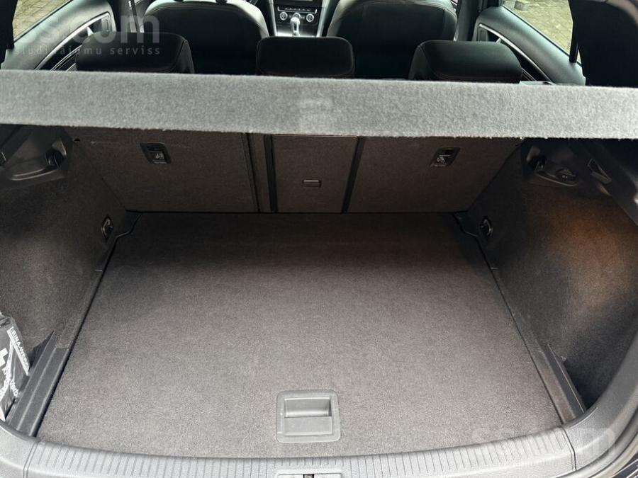 Black Volkswagen Golf 2016 in Ogre, with an engine capacity of 2.00 L and mileage of 243 thousand km for 12490 €, photo 13 on AUTOMOTO.COM.LV
