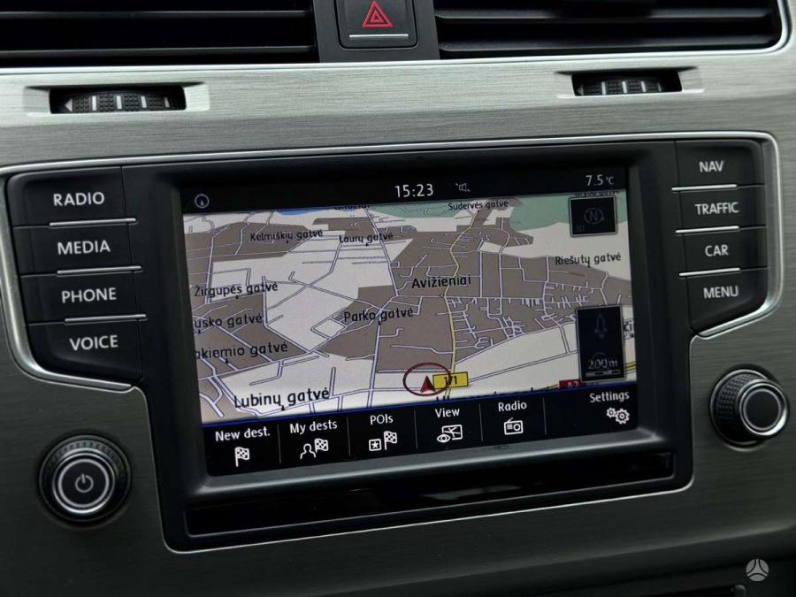 Melns Volkswagen Golf 2017 Viļņa, ar dzinēja tilpumu 1.00 L un nobraukumu 244 tūkst. km par 7999 €, foto 24 vietnē AUTOMOTO.COM.LV