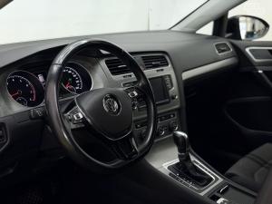 Black Volkswagen Golf 2017 in Avizieniai, with an engine capacity of 1.00 L and mileage of 244 thousand km for 7999 €, photo 9 on AUTOMOTO.COM.LV