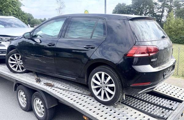 Black Volkswagen Golf 2017 in Telschi, with an engine capacity of 1.40 L and mileage of 196 thousand km for 2300 €, photo 2 on AUTOMOTO.COM.LV