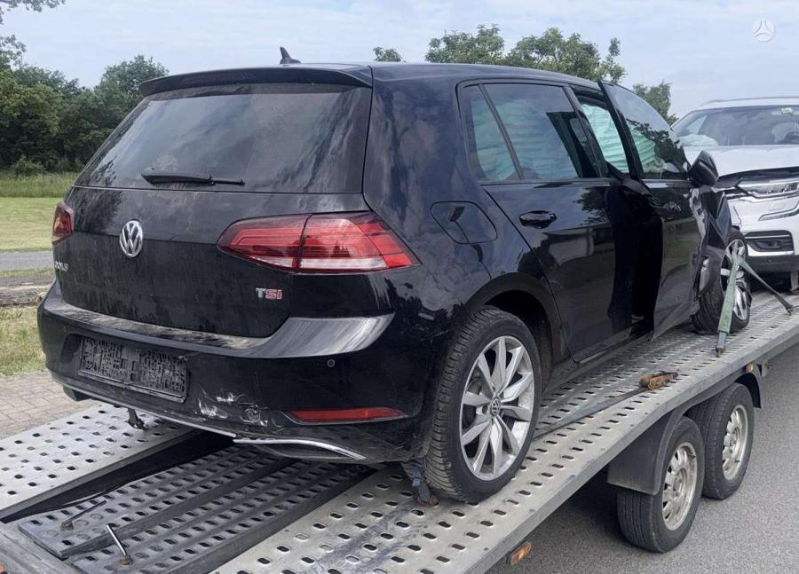 Black Volkswagen Golf 2017 in Telschi, with an engine capacity of 1.40 L and mileage of 196 thousand km for 2300 €, photo 4 on AUTOMOTO.COM.LV