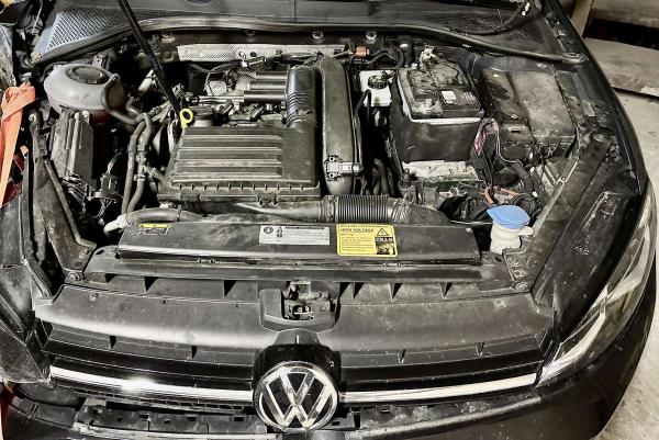 Melns Volkswagen Golf 2017 Telšiai, ar dzinēja tilpumu 1.40 L un nobraukumu 196 tūkst. km par 2200 €, foto 5 vietnē AUTOMOTO.COM.LV
