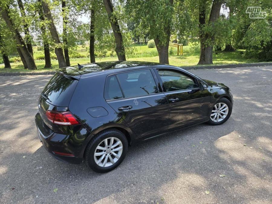 Black Volkswagen Golf 2017 in Kaisiadorys, with an engine capacity of 1.60 L and mileage of 348 thousand km for 4900 €, photo 3 on AUTOMOTO.COM.LV