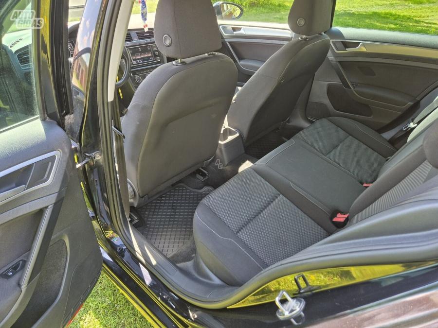 Black Volkswagen Golf 2017 in Kaisiadorys, with an engine capacity of 1.60 L and mileage of 348 thousand km for 4900 €, photo 10 on AUTOMOTO.COM.LV