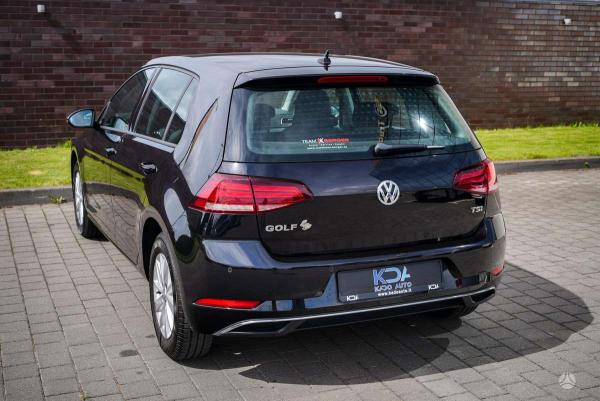 Black Volkswagen Golf 2017 in Marijampole, with an engine capacity of 1.00 L and mileage of 253 thousand km for 6950 €, photo 8 on AUTOMOTO.COM.LV