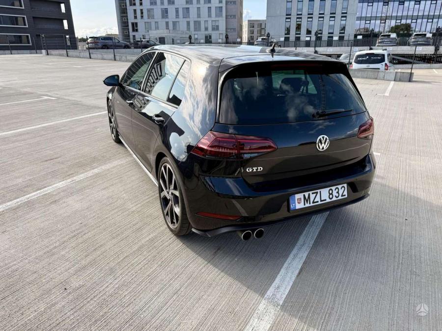 Black Volkswagen Golf 2017 in Vilnius, with an engine capacity of 1.97 L and mileage of 219 thousand km for 14200 €, photo 4 on AUTOMOTO.COM.LV