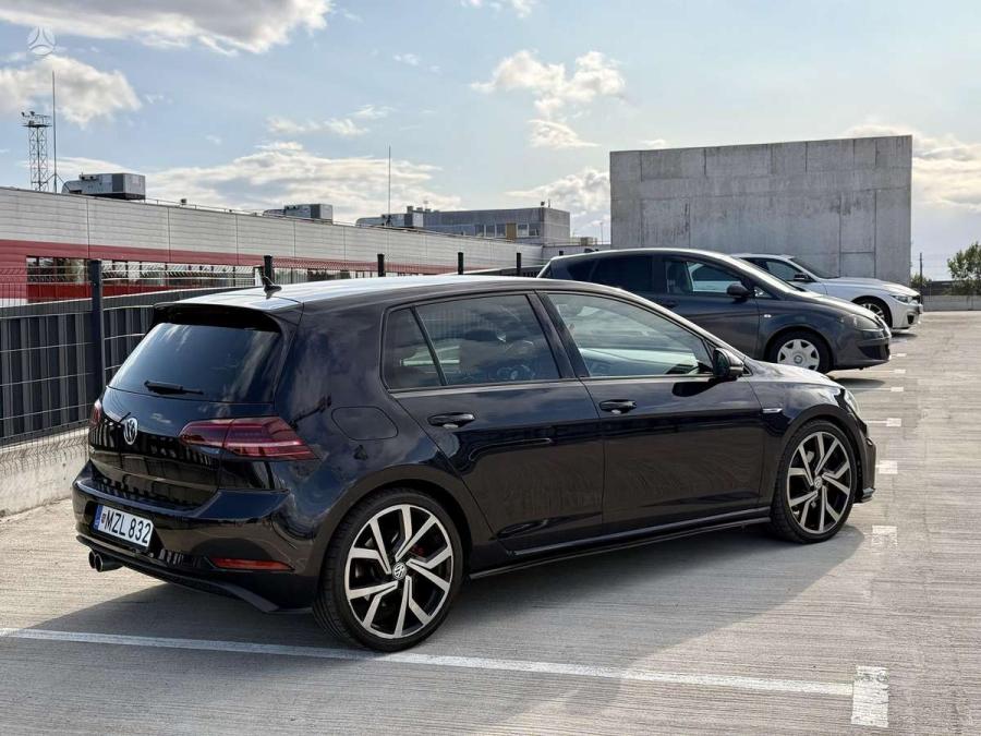 Black Volkswagen Golf 2017 in Vilnius, with an engine capacity of 1.97 L and mileage of 219 thousand km for 14200 €, photo 5 on AUTOMOTO.COM.LV