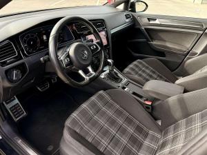 Black Volkswagen Golf 2017 in Vilnius, with an engine capacity of 1.97 L and mileage of 219 thousand km for 14200 €, photo 7 on AUTOMOTO.COM.LV