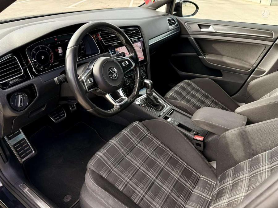 Black Volkswagen Golf 2017 in Vilnius, with an engine capacity of 1.97 L and mileage of 219 thousand km for 14200 €, photo 7 on AUTOMOTO.COM.LV