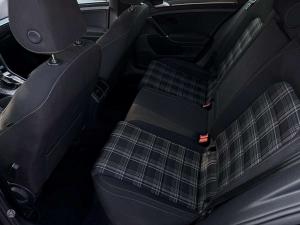 Black Volkswagen Golf 2017 in Vilnius, with an engine capacity of 1.97 L and mileage of 219 thousand km for 14200 €, photo 8 on AUTOMOTO.COM.LV