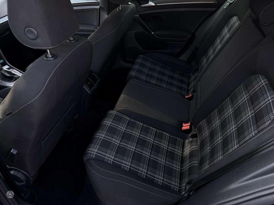 Black Volkswagen Golf 2017 in Vilnius, with an engine capacity of 1.97 L and mileage of 219 thousand km for 14200 €, photo 8 on AUTOMOTO.COM.LV