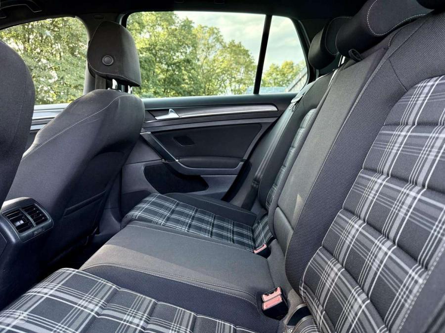 Black Volkswagen Golf 2017 in Vilnius, with an engine capacity of 1.97 L and mileage of 219 thousand km for 14200 €, photo 9 on AUTOMOTO.COM.LV
