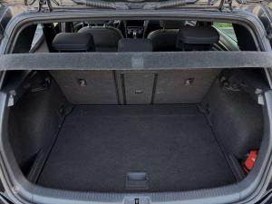 Black Volkswagen Golf 2017 in Vilnius, with an engine capacity of 1.97 L and mileage of 219 thousand km for 14200 €, photo 11 on AUTOMOTO.COM.LV