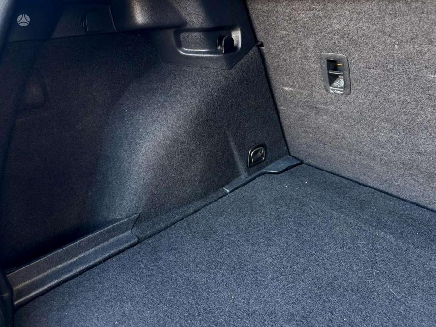 Black Volkswagen Golf 2017 in Vilnius, with an engine capacity of 1.97 L and mileage of 219 thousand km for 14200 €, photo 12 on AUTOMOTO.COM.LV