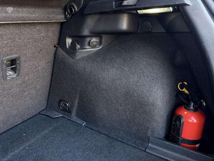 Black Volkswagen Golf 2017 in Vilnius, with an engine capacity of 1.97 L and mileage of 219 thousand km for 14200 €, photo 13 on AUTOMOTO.COM.LV