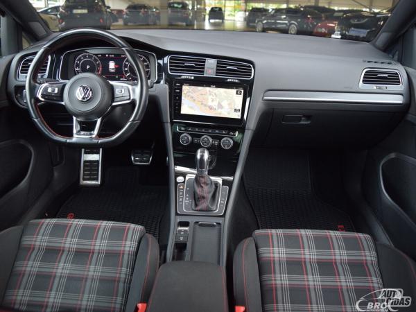 Black Volkswagen Golf 2018 in Riga, with an engine capacity of 2.00 L and mileage of 65 thousand km for 19900 €, photo 4 on AUTOMOTO.COM.LV