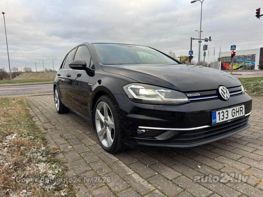 Melns Volkswagen Golf 2018 Tallina, ar dzinēja tilpumu 1.50 L un nobraukumu 121 tūkst. km par 13900 €, foto 3 vietnē AUTOMOTO.COM.LV