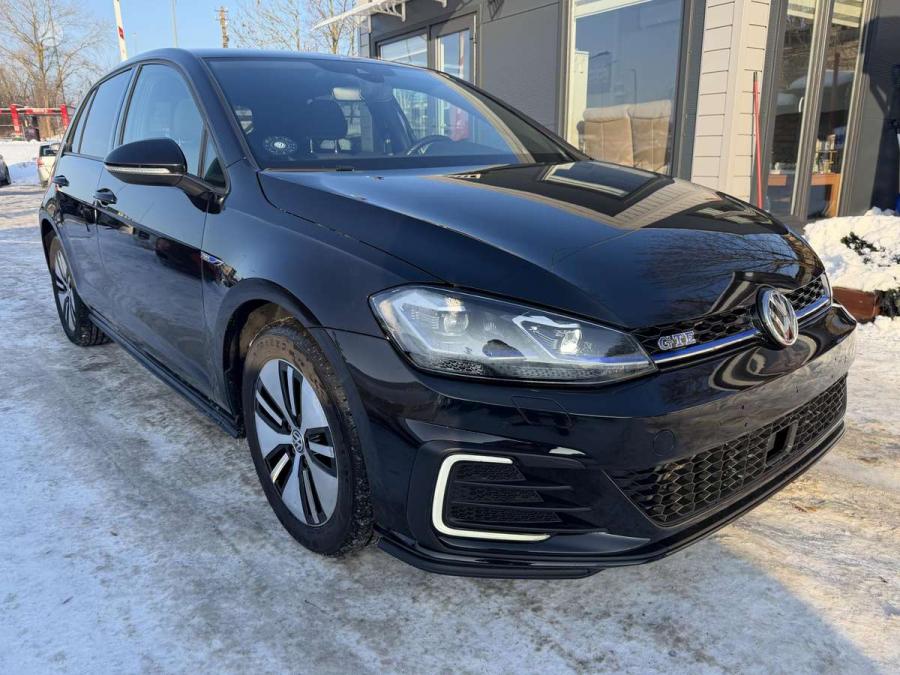 Black Volkswagen Golf 2018 in Klaipeda, with an engine capacity of 1.40 L and mileage of 216 thousand km for 10950 €, photo 3 on AUTOMOTO.COM.LV