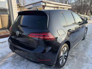 Black Volkswagen Golf 2018 in Klaipeda, with an engine capacity of 1.40 L and mileage of 216 thousand km for 10950 €, photo 4 on AUTOMOTO.COM.LV
