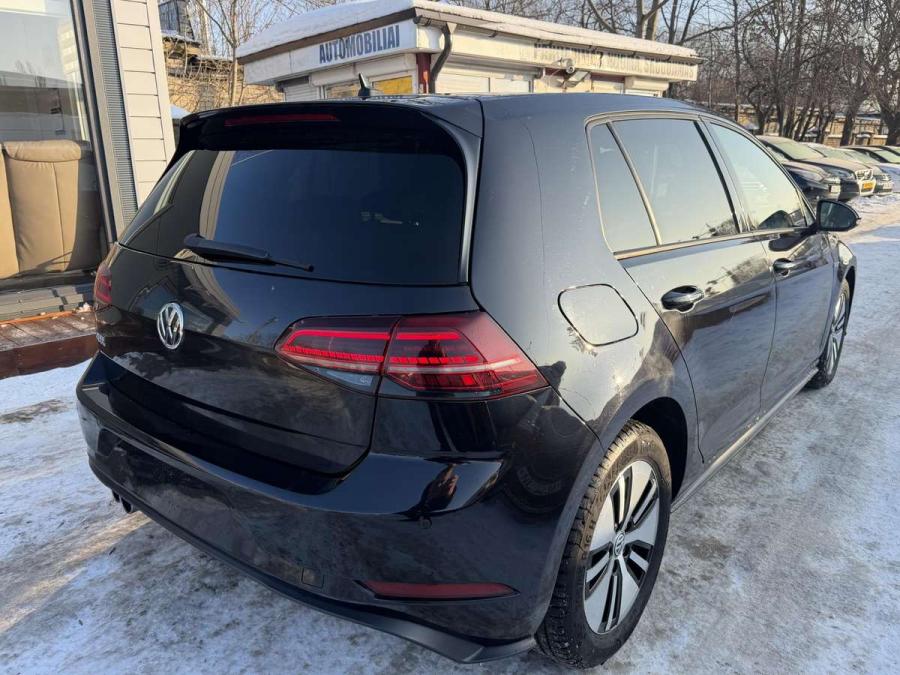 Black Volkswagen Golf 2018 in Klaipeda, with an engine capacity of 1.40 L and mileage of 216 thousand km for 10950 €, photo 4 on AUTOMOTO.COM.LV
