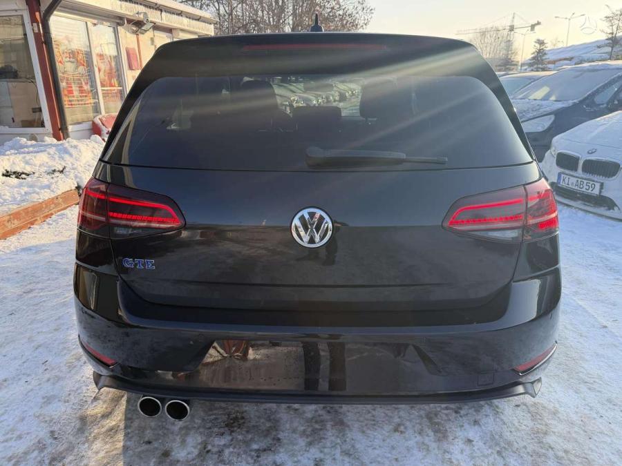 Black Volkswagen Golf 2018 in Klaipeda, with an engine capacity of 1.40 L and mileage of 216 thousand km for 10950 €, photo 5 on AUTOMOTO.COM.LV