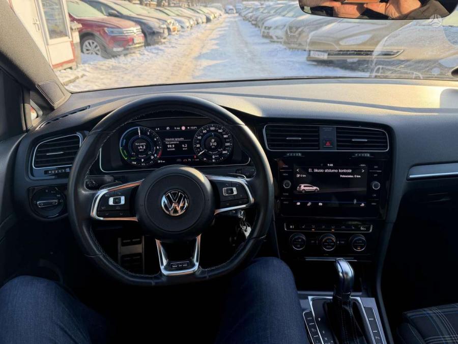 Black Volkswagen Golf 2018 in Klaipeda, with an engine capacity of 1.40 L and mileage of 216 thousand km for 10950 €, photo 9 on AUTOMOTO.COM.LV