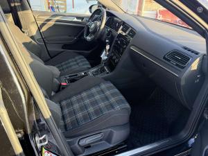 Black Volkswagen Golf 2018 in Klaipeda, with an engine capacity of 1.40 L and mileage of 216 thousand km for 10950 €, photo 17 on AUTOMOTO.COM.LV