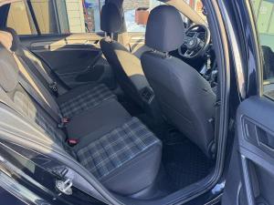 Black Volkswagen Golf 2018 in Klaipeda, with an engine capacity of 1.40 L and mileage of 216 thousand km for 10950 €, photo 18 on AUTOMOTO.COM.LV