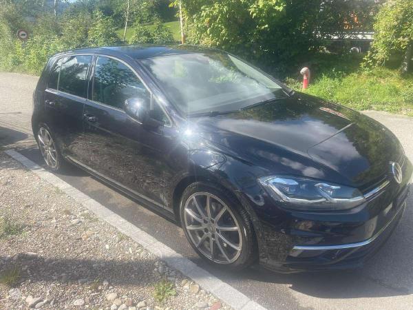Black Volkswagen Golf 2018 in Vilnius, with an engine capacity of 1.40 L and mileage of 211 thousand km for 10700 €, photo 2 on AUTOMOTO.COM.LV