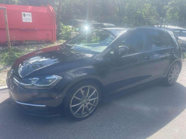 Black Volkswagen Golf 2018 in Vilnius, with an engine capacity of 1.40 L and mileage of 211 thousand km for 10700 €, photo 3 on AUTOMOTO.COM.LV