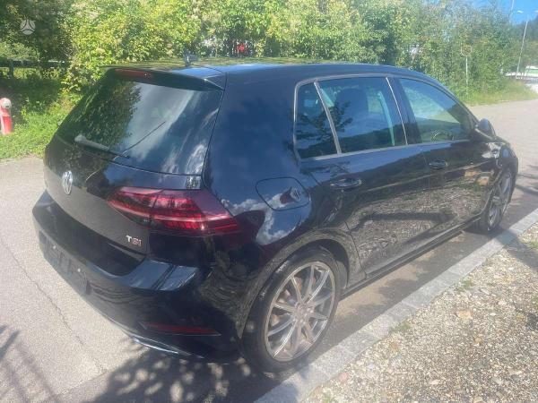 Black Volkswagen Golf 2018 in Vilnius, with an engine capacity of 1.40 L and mileage of 211 thousand km for 10700 €, photo 4 on AUTOMOTO.COM.LV