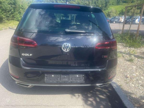 Black Volkswagen Golf 2018 in Vilnius, with an engine capacity of 1.40 L and mileage of 211 thousand km for 10700 €, photo 5 on AUTOMOTO.COM.LV