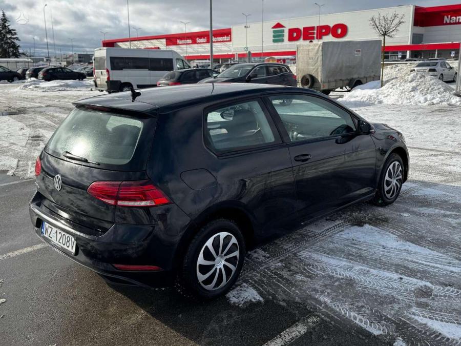 Black Volkswagen Golf 2018 in Kaunas, with an engine capacity of 1.60 L and mileage of 299 thousand km for 7300 €, photo 5 on AUTOMOTO.COM.LV