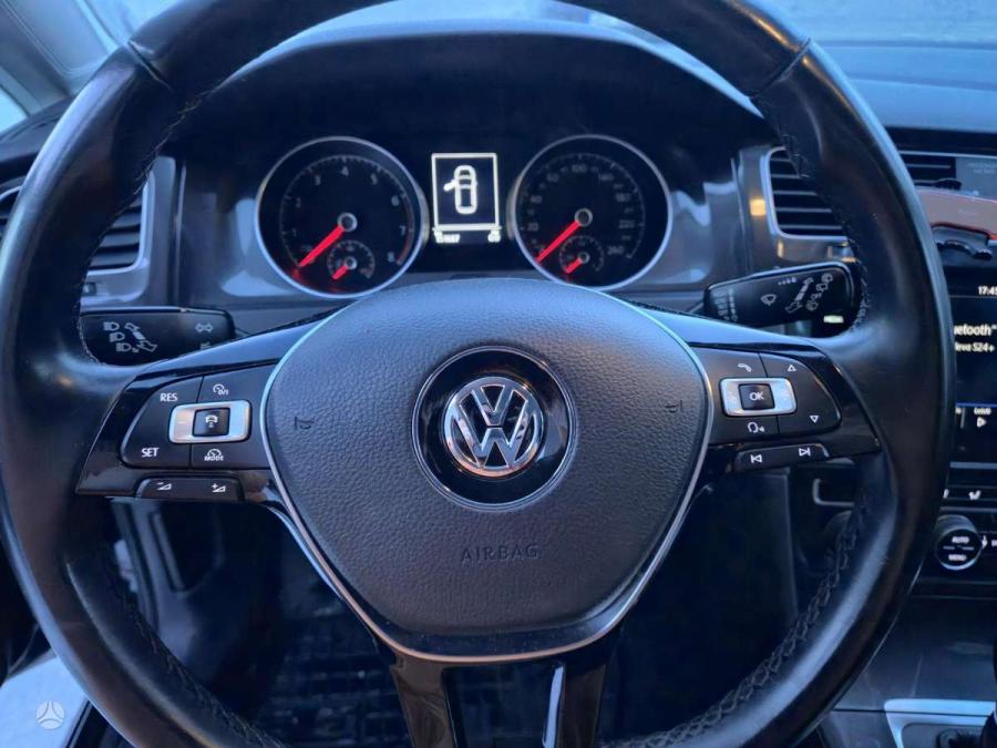 Black Volkswagen Golf 2018 in Vilnius, with an engine capacity of 1.40 L and mileage of 152 thousand km for 11500 €, photo 5 on AUTOMOTO.COM.LV