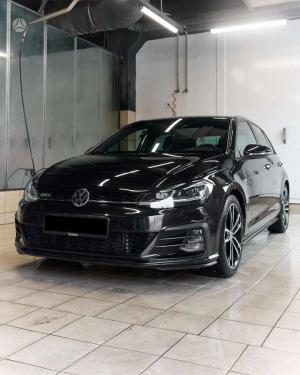 Melns Volkswagen Golf 2018 Viļņa, ar dzinēja tilpumu 1.97 L un nobraukumu 126 tūkst. km par 18500 €, foto  vietnē AUTOMOTO.COM.LV