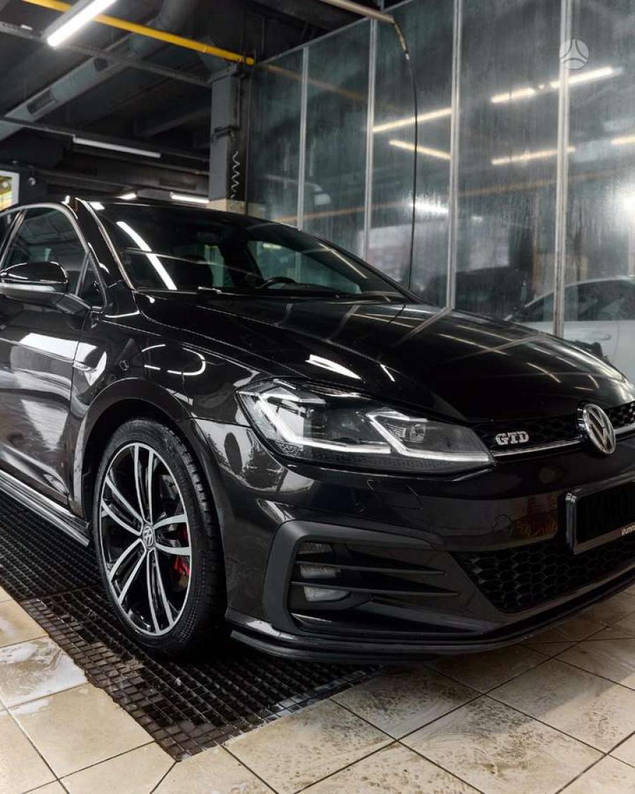 Black Volkswagen Golf 2018 in Vilnius, with an engine capacity of 1.97 L and mileage of 126 thousand km for 18500 €, photo 6 on AUTOMOTO.COM.LV
