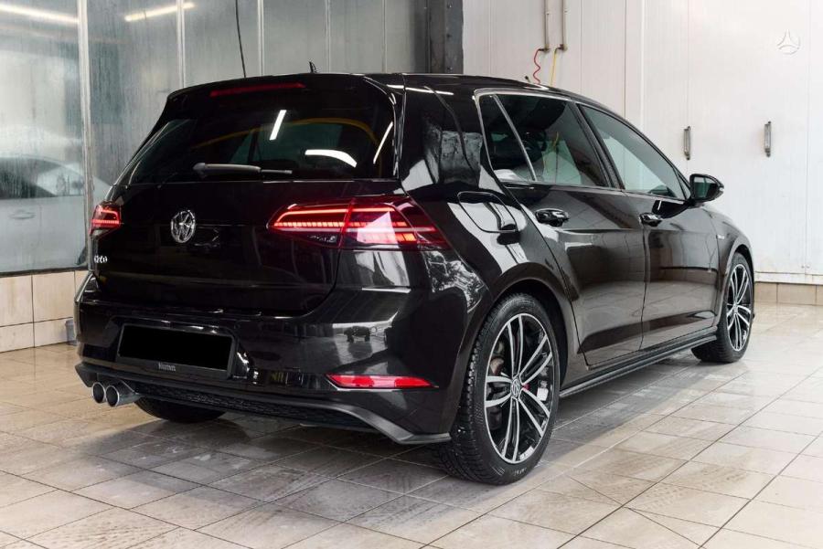 Black Volkswagen Golf 2018 in Vilnius, with an engine capacity of 1.97 L and mileage of 126 thousand km for 18500 €, photo 12 on AUTOMOTO.COM.LV