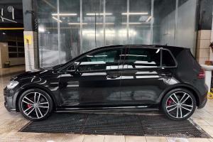 Black Volkswagen Golf 2018 in Vilnius, with an engine capacity of 1.97 L and mileage of 126 thousand km for 18500 €, photo 13 on AUTOMOTO.COM.LV