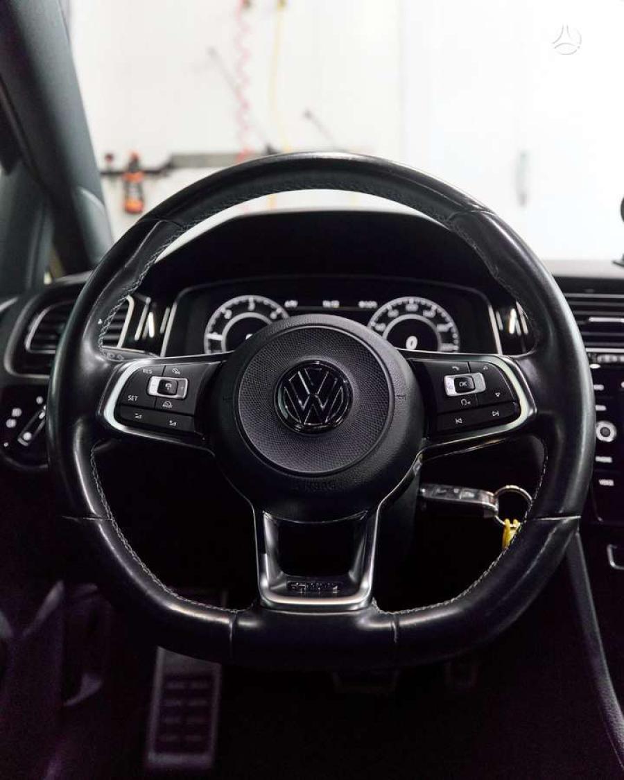 Black Volkswagen Golf 2018 in Vilnius, with an engine capacity of 1.97 L and mileage of 126 thousand km for 18500 €, photo 18 on AUTOMOTO.COM.LV