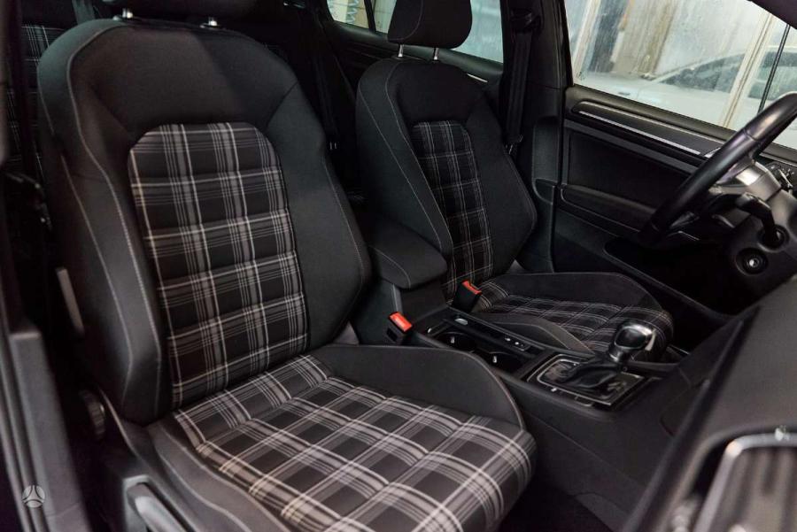 Black Volkswagen Golf 2018 in Vilnius, with an engine capacity of 1.97 L and mileage of 126 thousand km for 18500 €, photo 19 on AUTOMOTO.COM.LV