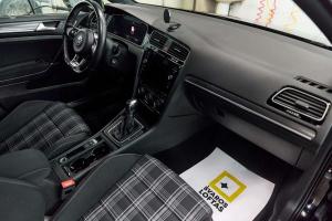 Black Volkswagen Golf 2018 in Vilnius, with an engine capacity of 1.97 L and mileage of 126 thousand km for 18500 €, photo 34 on AUTOMOTO.COM.LV