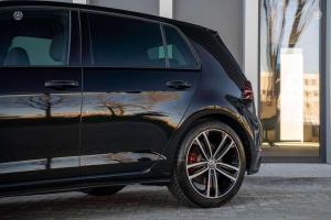 Black Volkswagen Golf 2018 in Vilnius, with an engine capacity of 1.97 L and mileage of 127 thousand km for 16299 €, photo  on AUTOMOTO.COM.LV